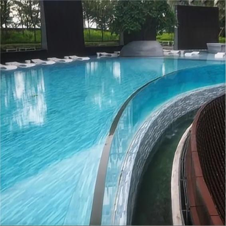 Mastering Acrylic: Innovations in Pool Panels and Aquariums